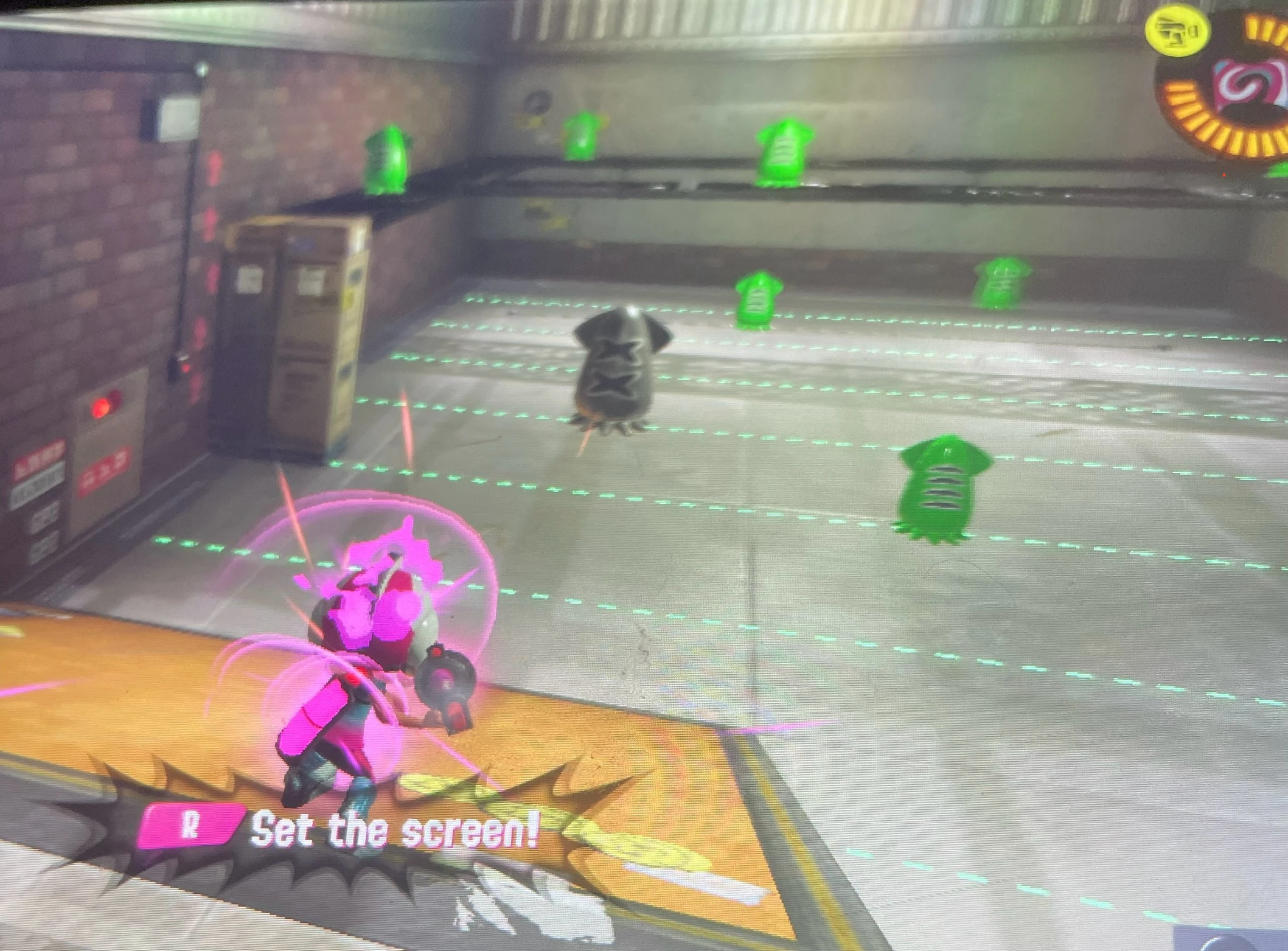 Low quality photos of the splattercolor screen but photos nonetheless ...