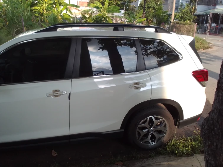 white car | Fandom