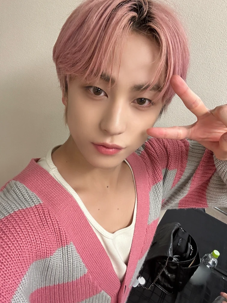 Day 951 of posting a pic of the members of &Team because they debuted!!