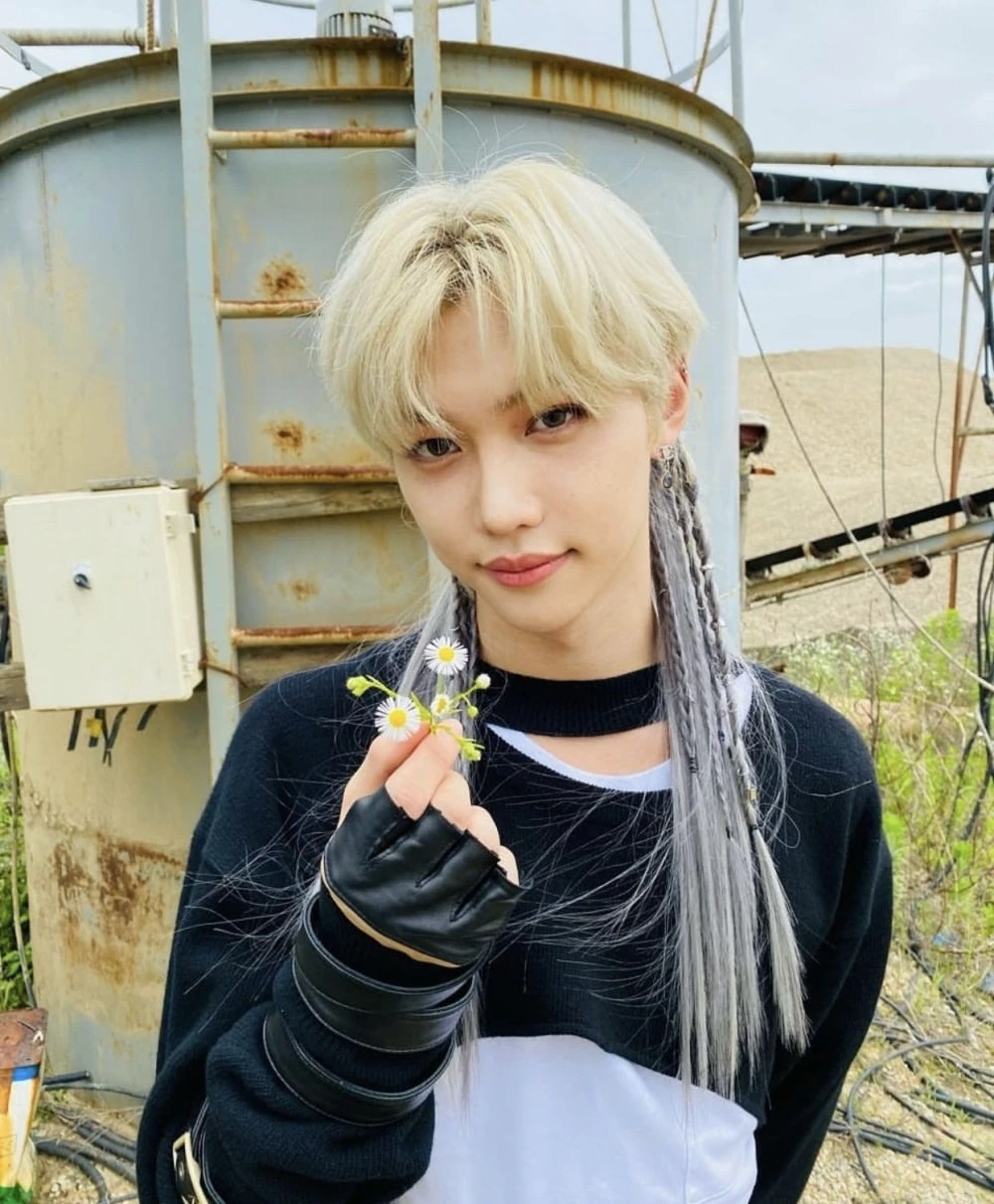 WHY IS HE SO PRETTY | Fandom