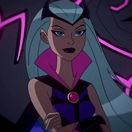 What is the thing on charmcaster(UAF)'s head? | Fandom