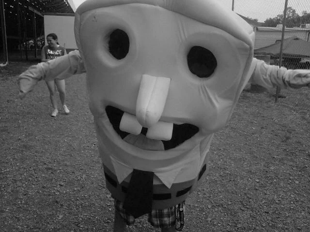Where did this creepy grey Spongebob costume photo originated from ...