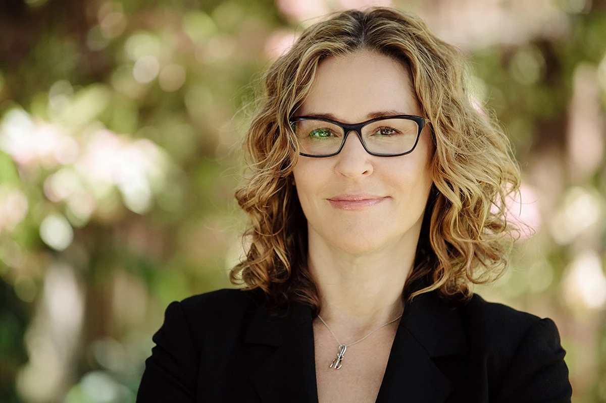 Elizabeth Benjamin | 13 Reasons Why Wiki | Fandom