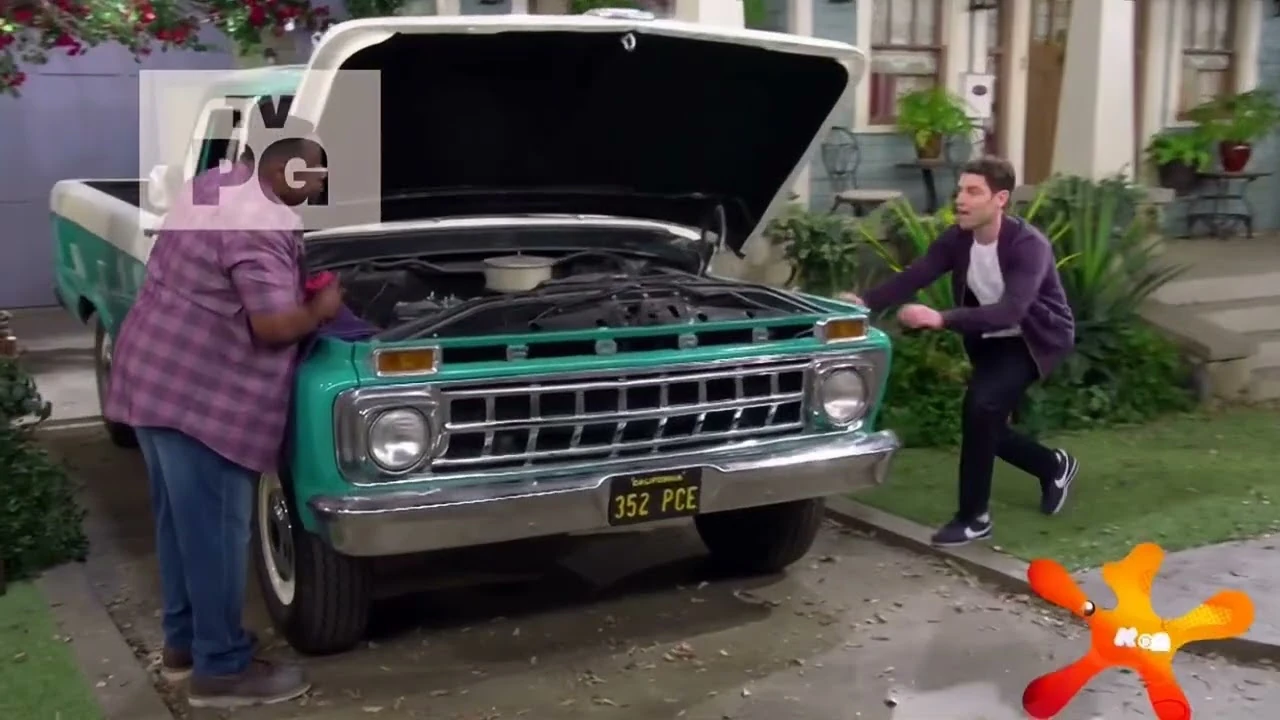 The Neighborhood is finally back on Nick@Nite | Fandom