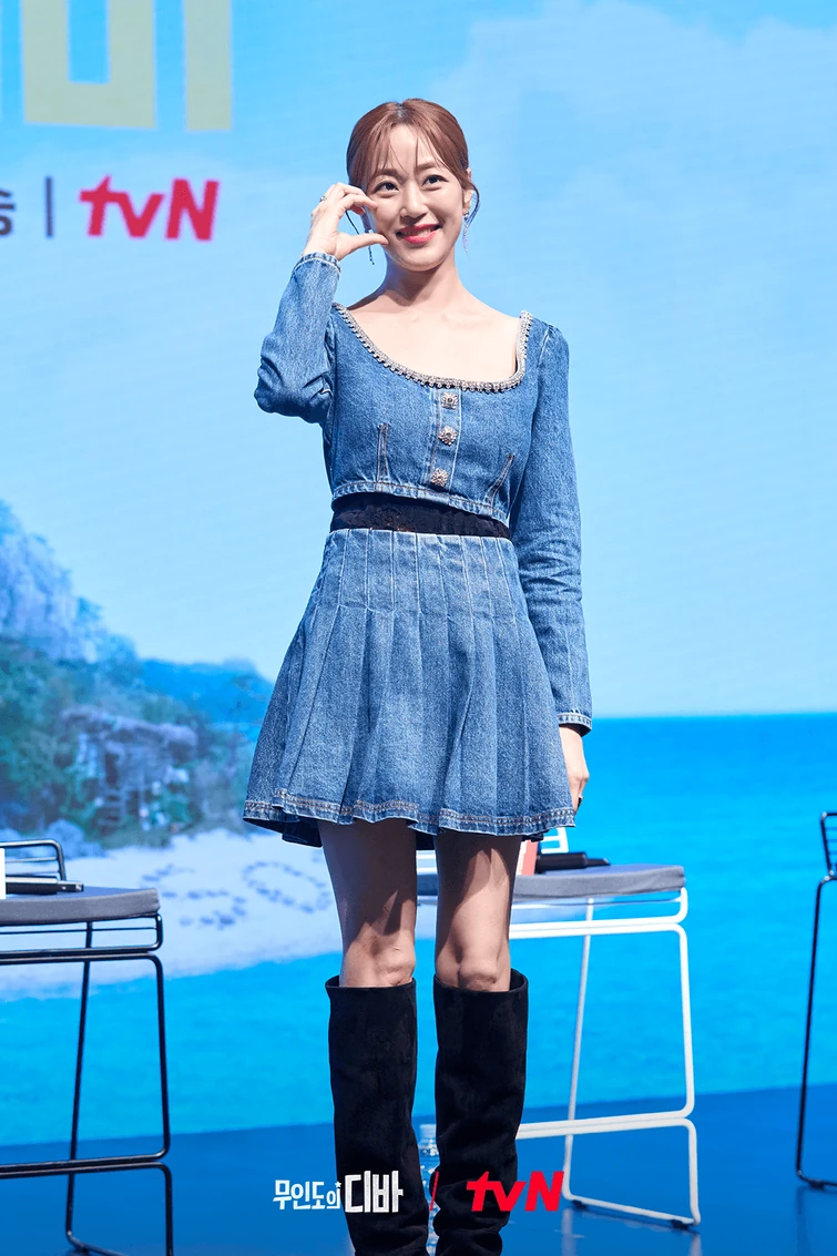 New Stills Added for Castaway Diva | Fandom