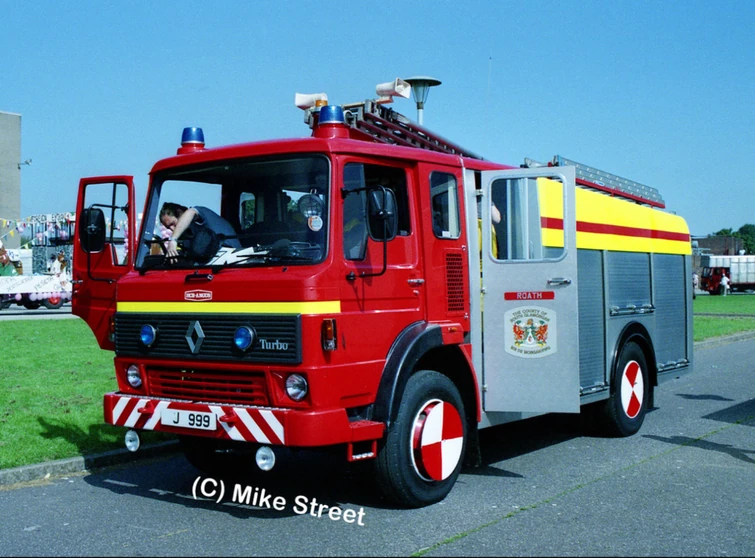 Look at these two photos | Fandom