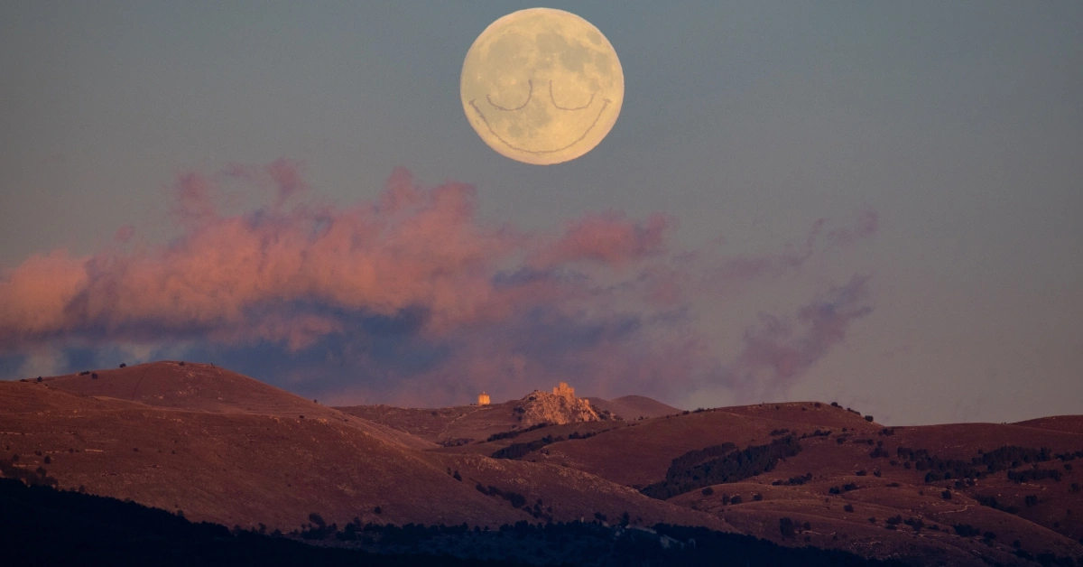 Guys look! A full moon! | Fandom