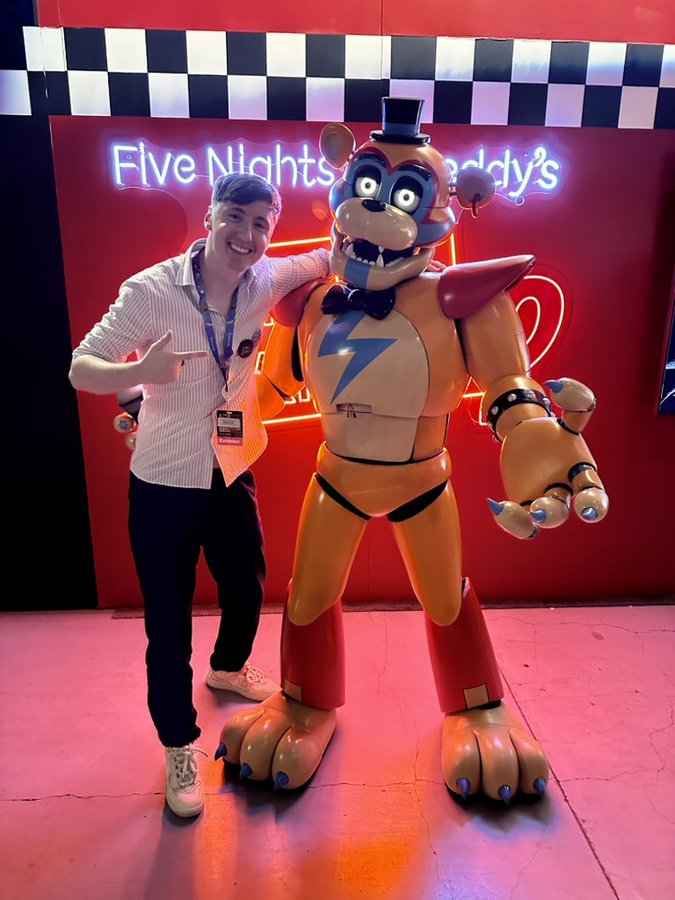 Wow He Met The Irl Glamrock Freddy Fandom