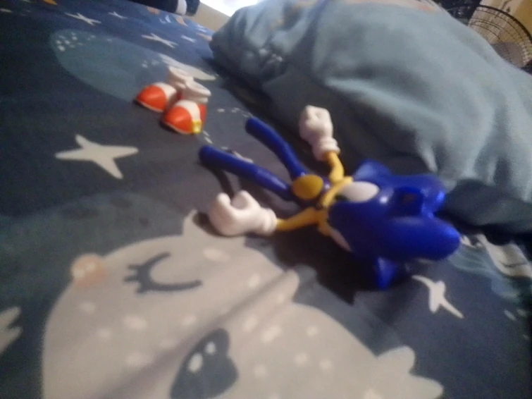 Sonic without shoes and gloves real!! 1! 1!!! 11!!! | Fandom