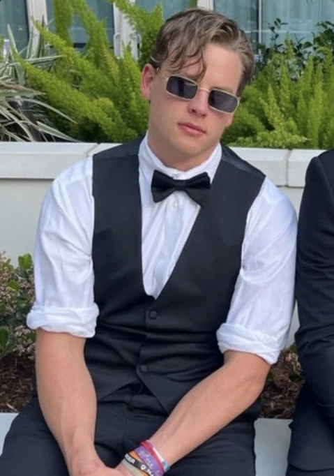 JOE BUROWWWW | Fandom