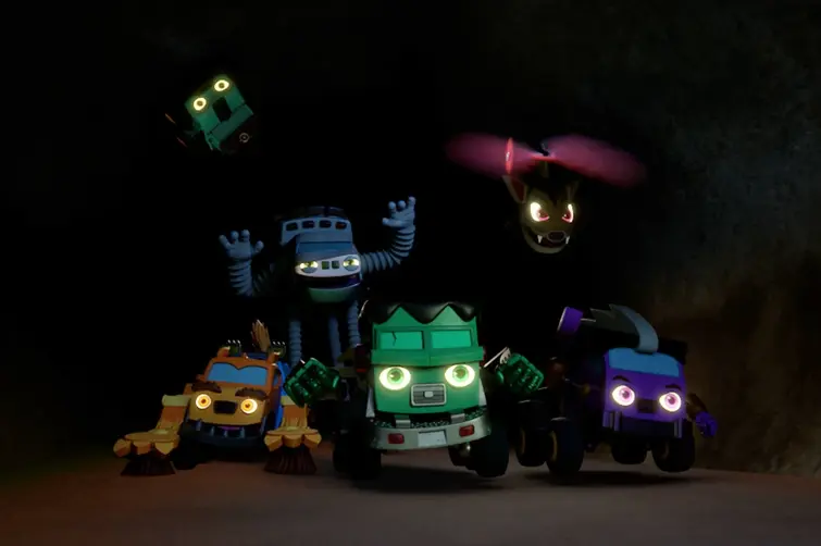 Lori and Leni Loud scared out of their minds about the Mighty ...