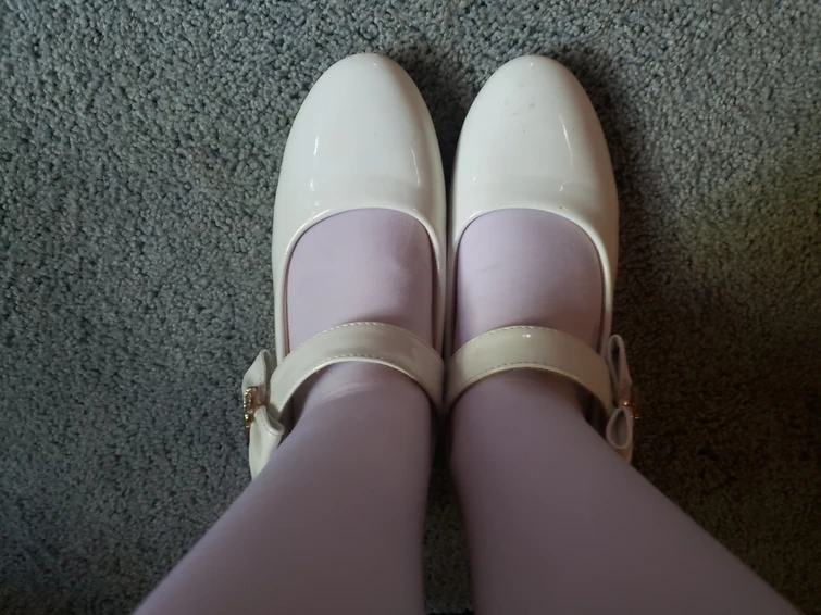 What style are these shoes | Fandom