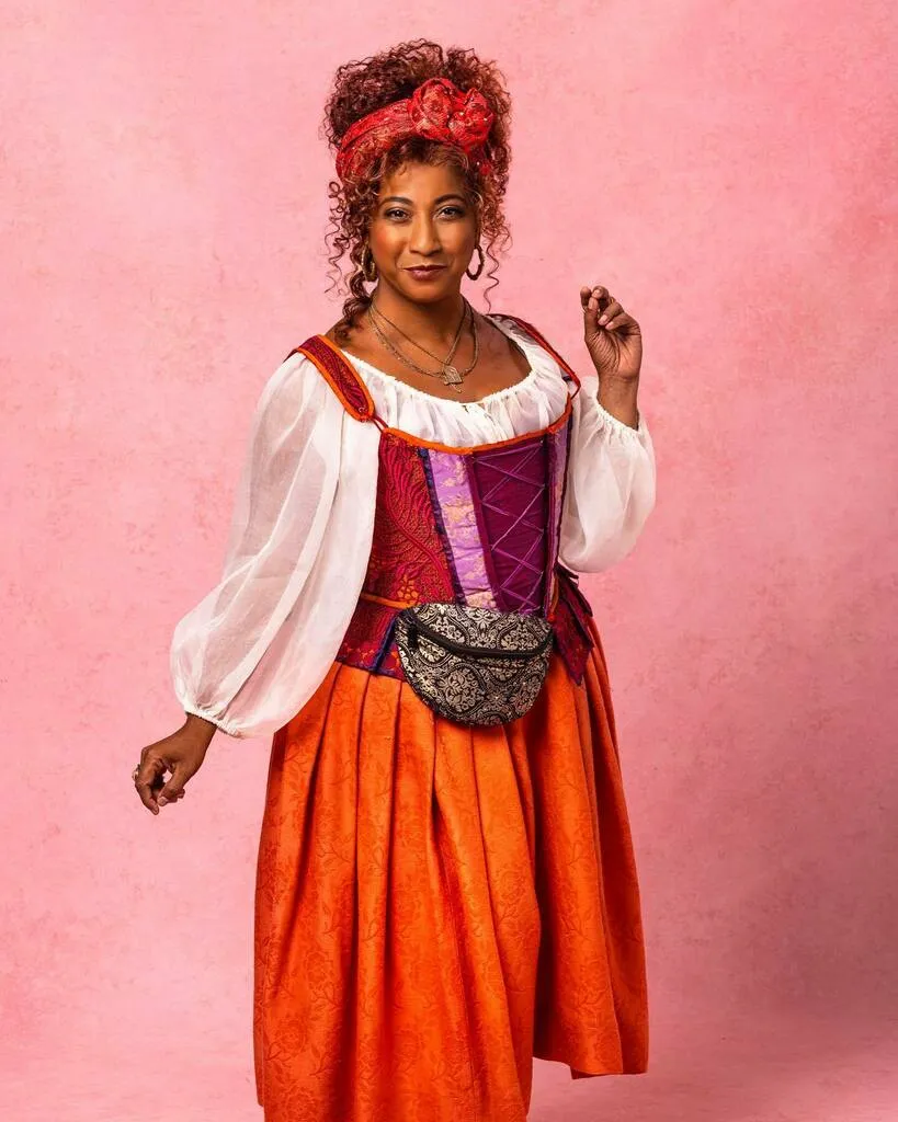 If anyone can find the full photo of this picture of Mel it would be ...