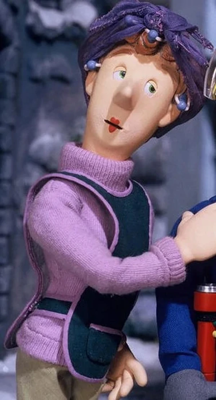 That looks nothing like Dilys Price, they could not be the same ...