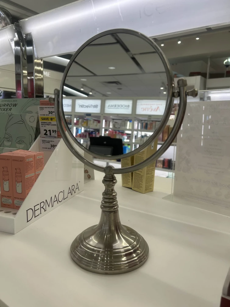 guys i found glistens trinket/j | Fandom