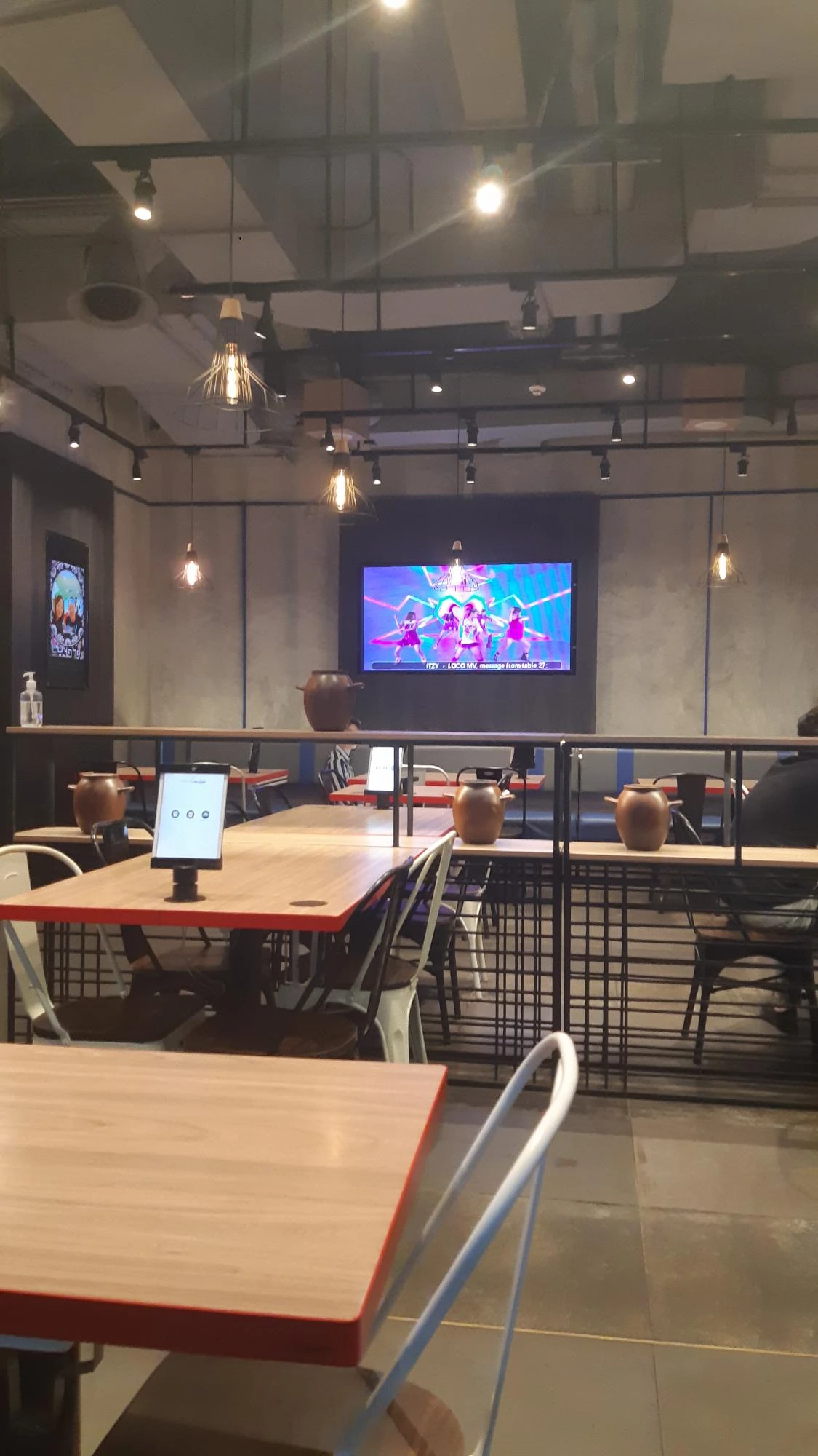 I'm at the restaurant called "Mujigae" | Fandom