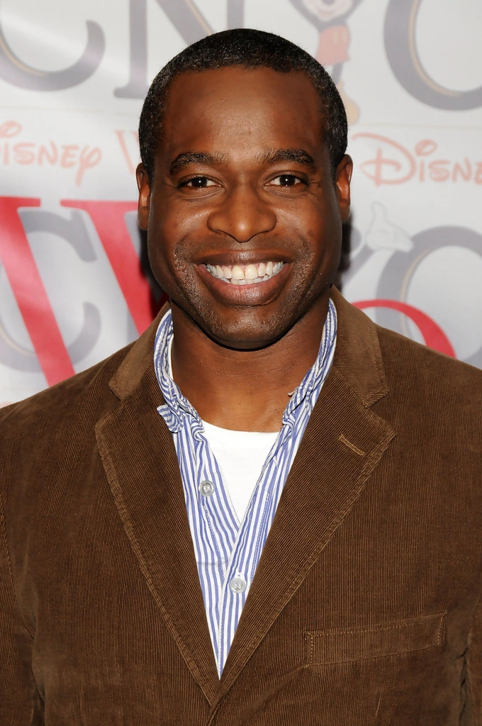 Phill Lewis | 2 Broke Girls Wiki | Fandom
