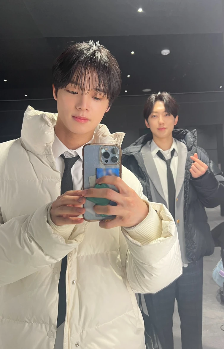 Day 700 of posting a pic of the members of &Team because they debuted!!