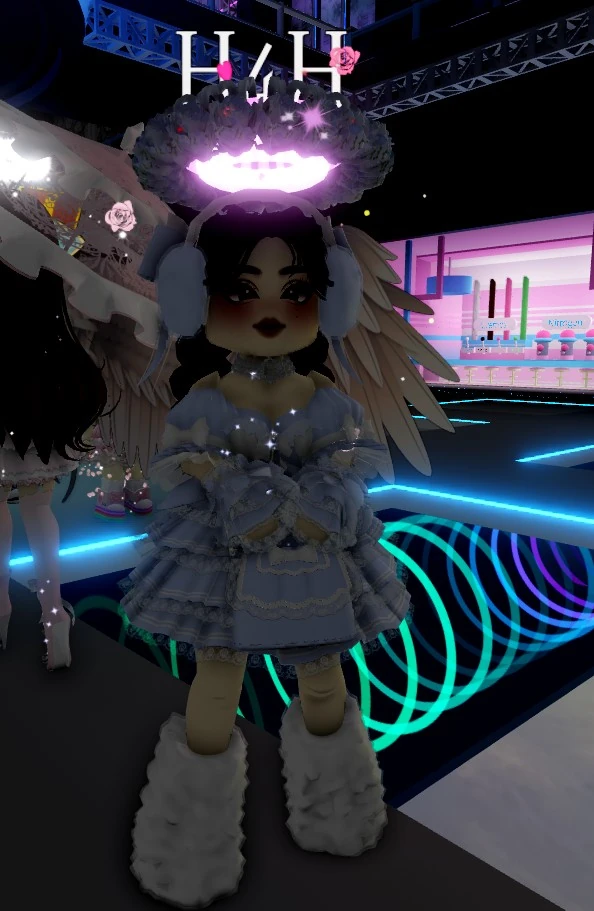 thoughts on present royale high? (fanbase,players,devs,etc just pretty ...