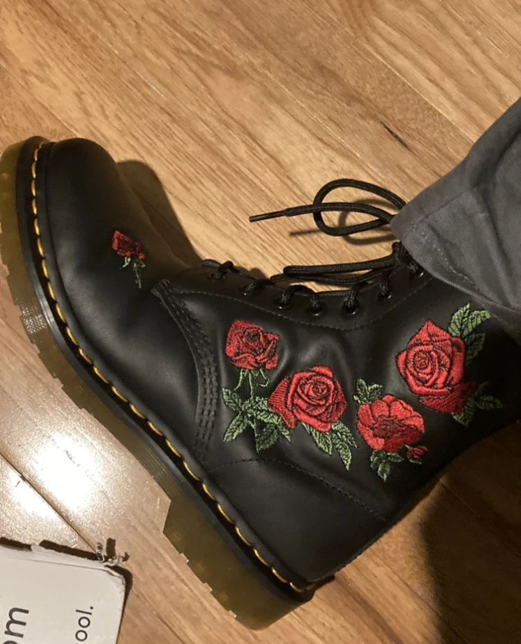 look at my shoes!!! | Fandom