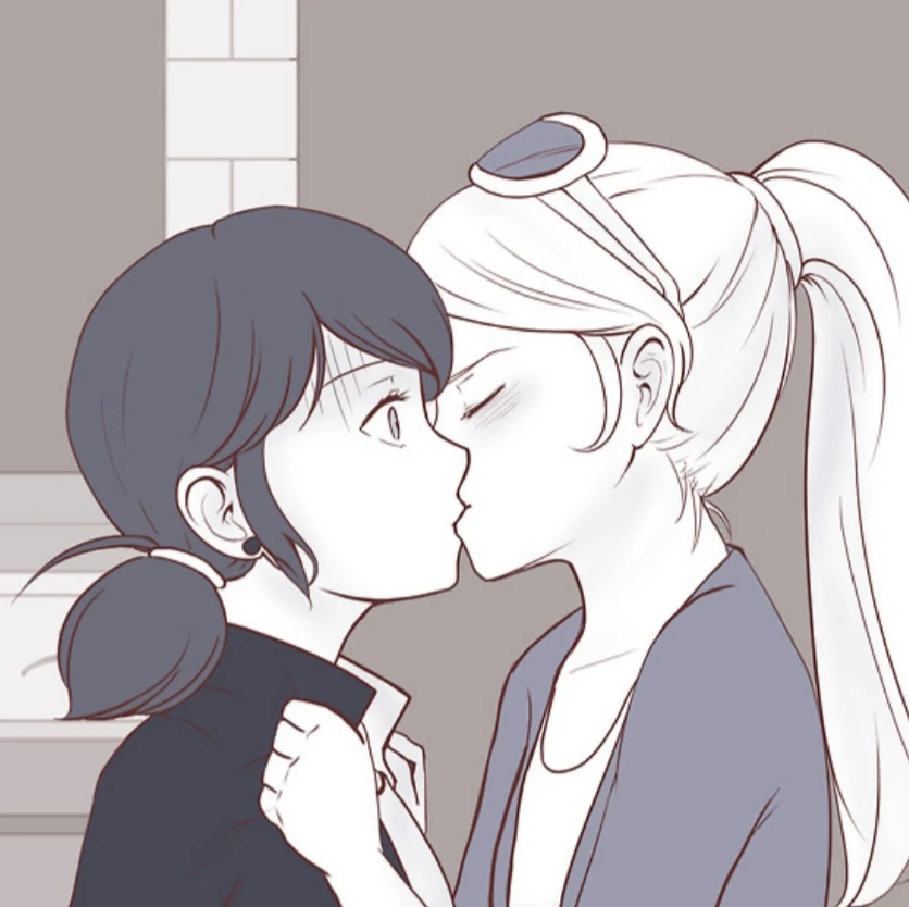 More girls kissing from Marinette ships | Fandom