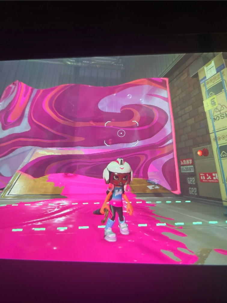 Low quality photos of the splattercolor screen but photos nonetheless ...