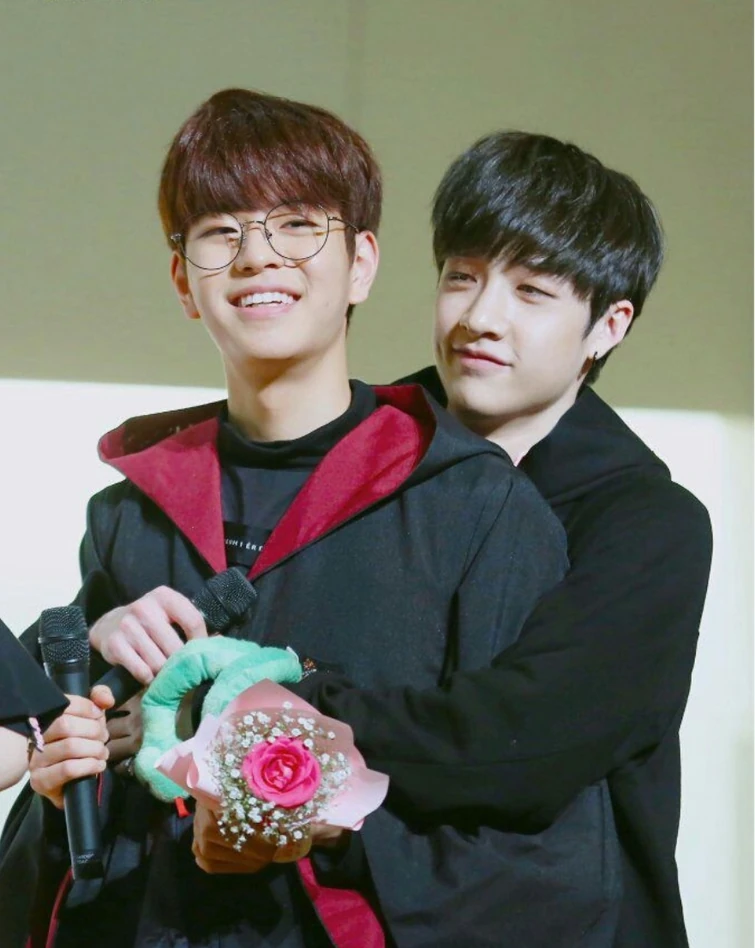 chanmin core >:) 🤍🤍🧡🧡 (🐺+🐶) | Fandom