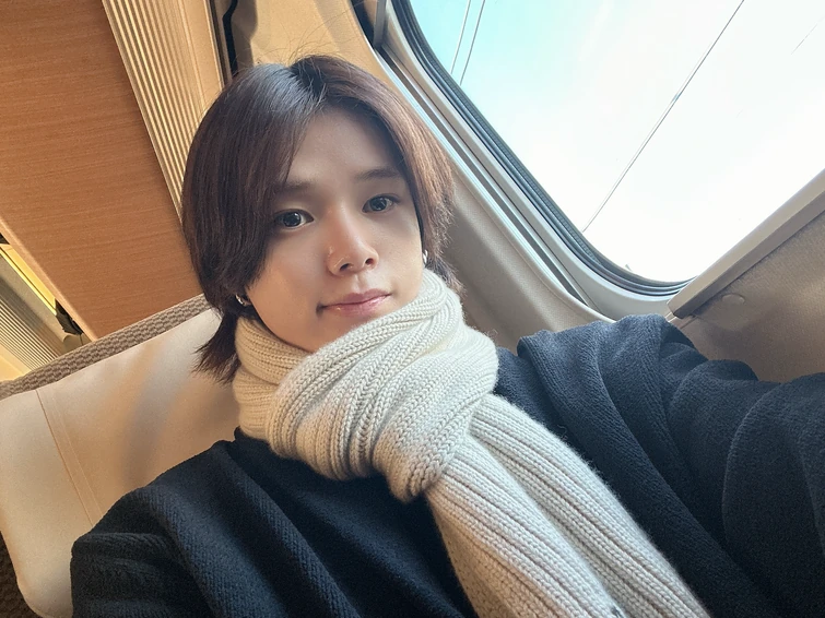 Day 928 of posting a pic of the members of &Team because they debuted!!