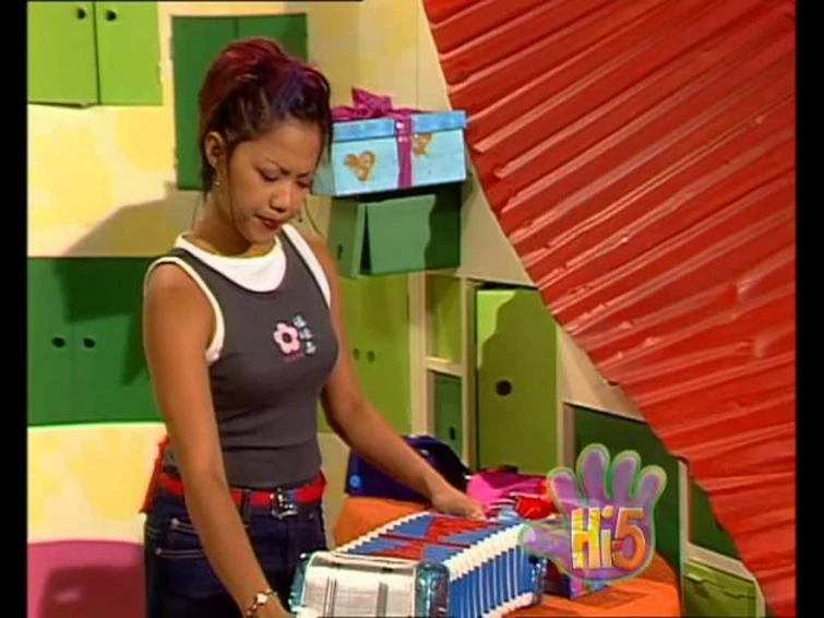 Hi 5 Episode with a Dorothy T-Shirt | Fandom