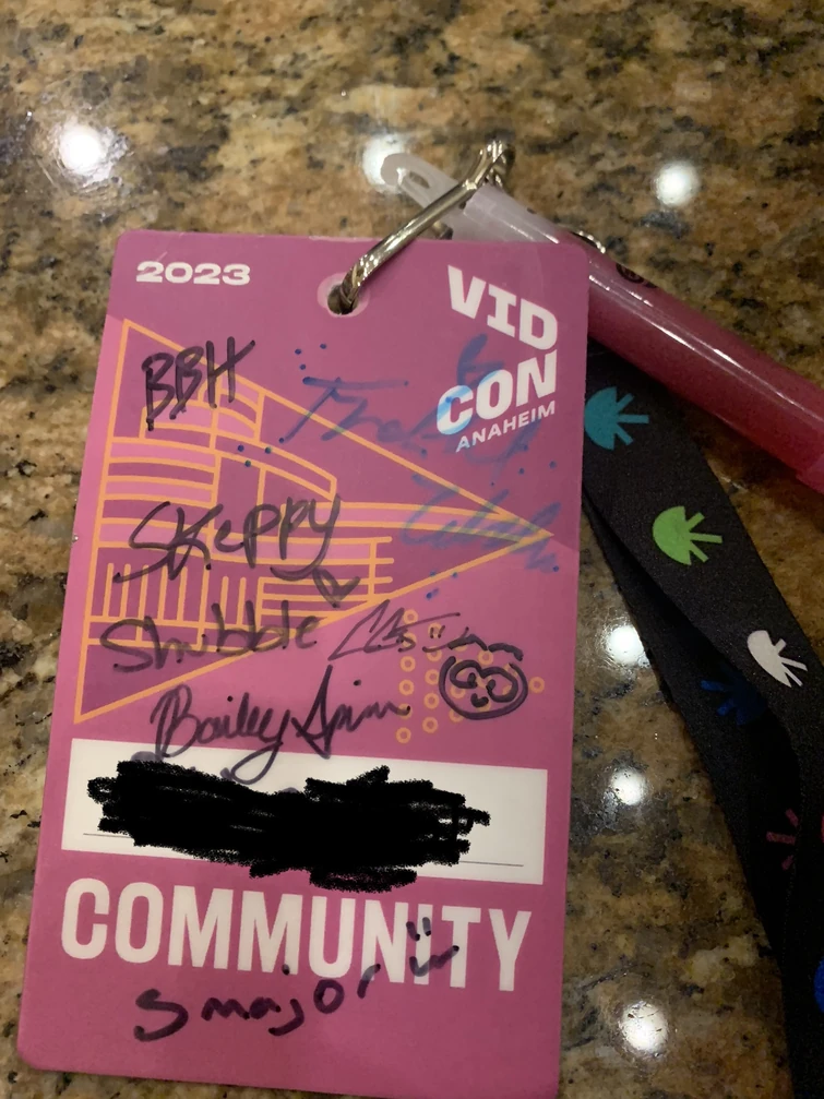 MY MOM FOUND MY VIDCON NECKLACE!! | Fandom