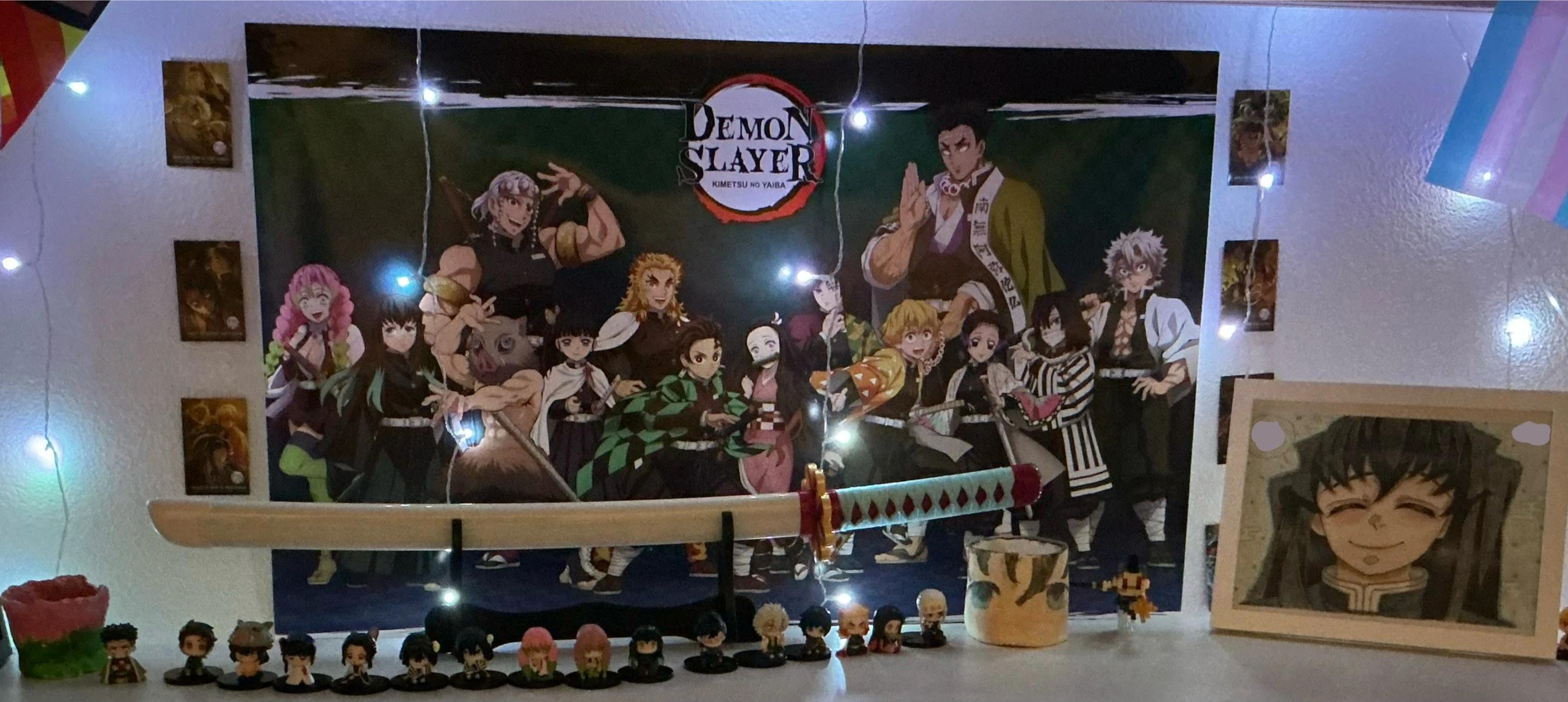 My desk set up (its minimal but more is coming) | Fandom