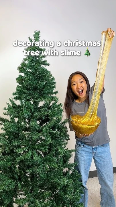 "I like my tinsel drippy bruh" ahh tree | Fandom