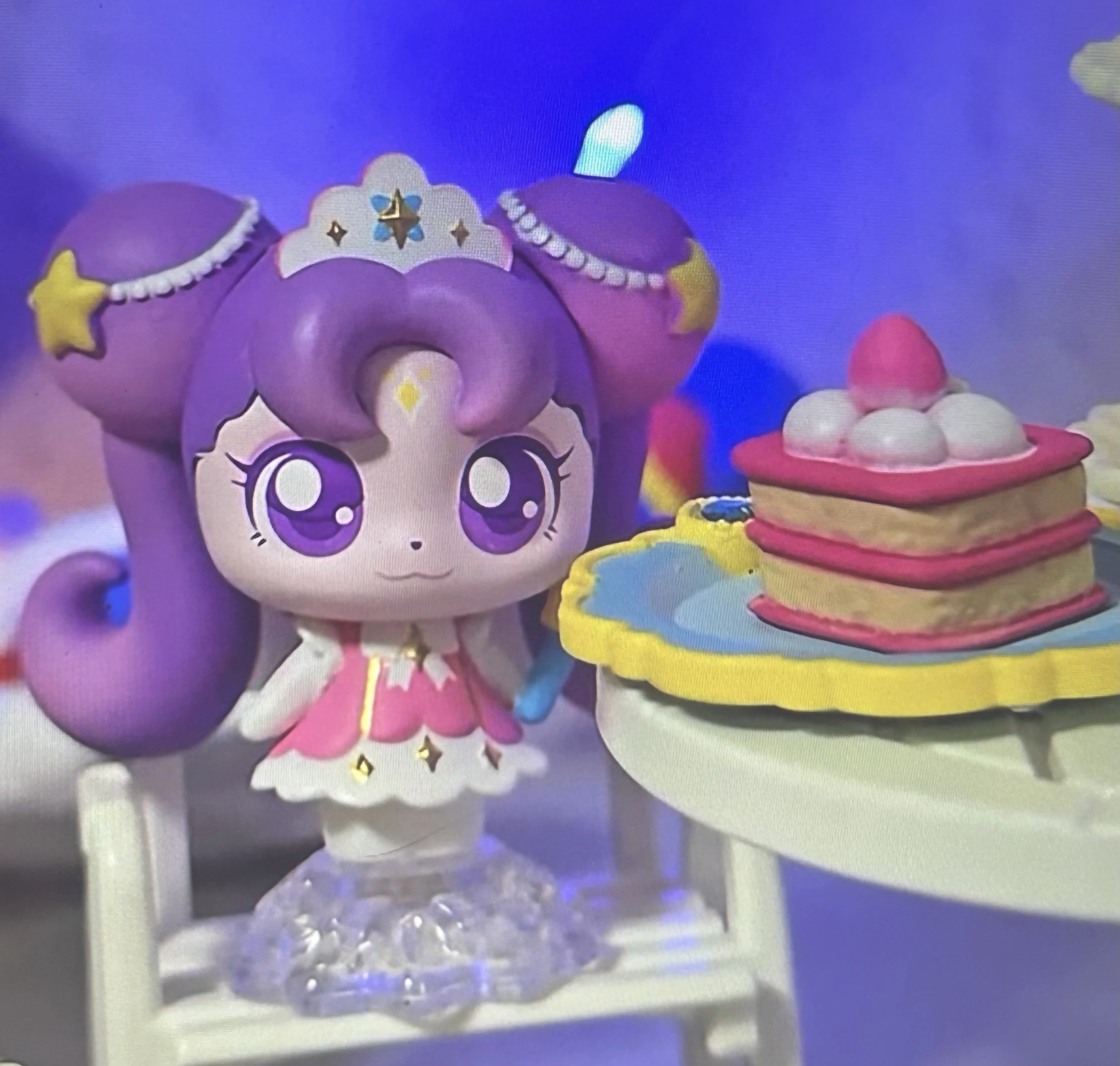 Ellaping with a cake | Fandom