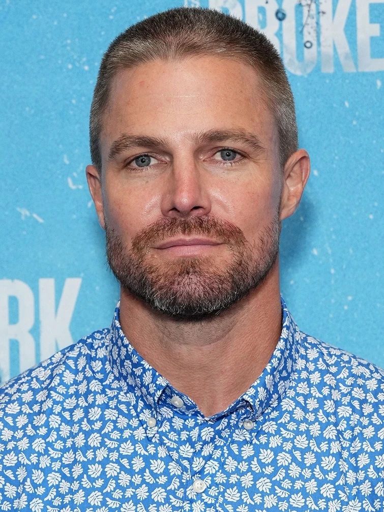 Happy Belated 43rd Birthday, Stephen Amell! | Fandom