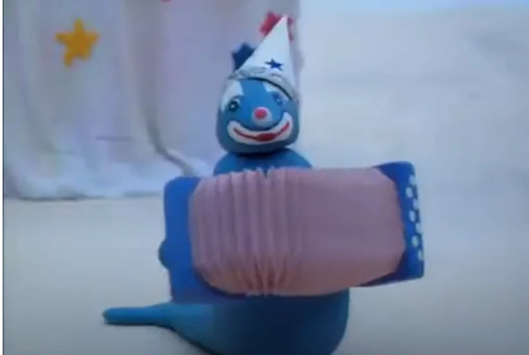pingu as an clown | Fandom