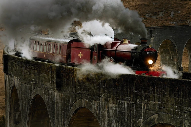 Does the Hogwarts Express actually travel over the Glenfinnan Viaduct ...