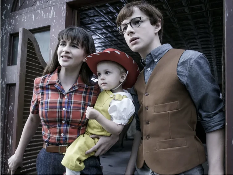 If Michael Jackson meet the Baudelaire orphans Violet, Klaus and Sunny ...