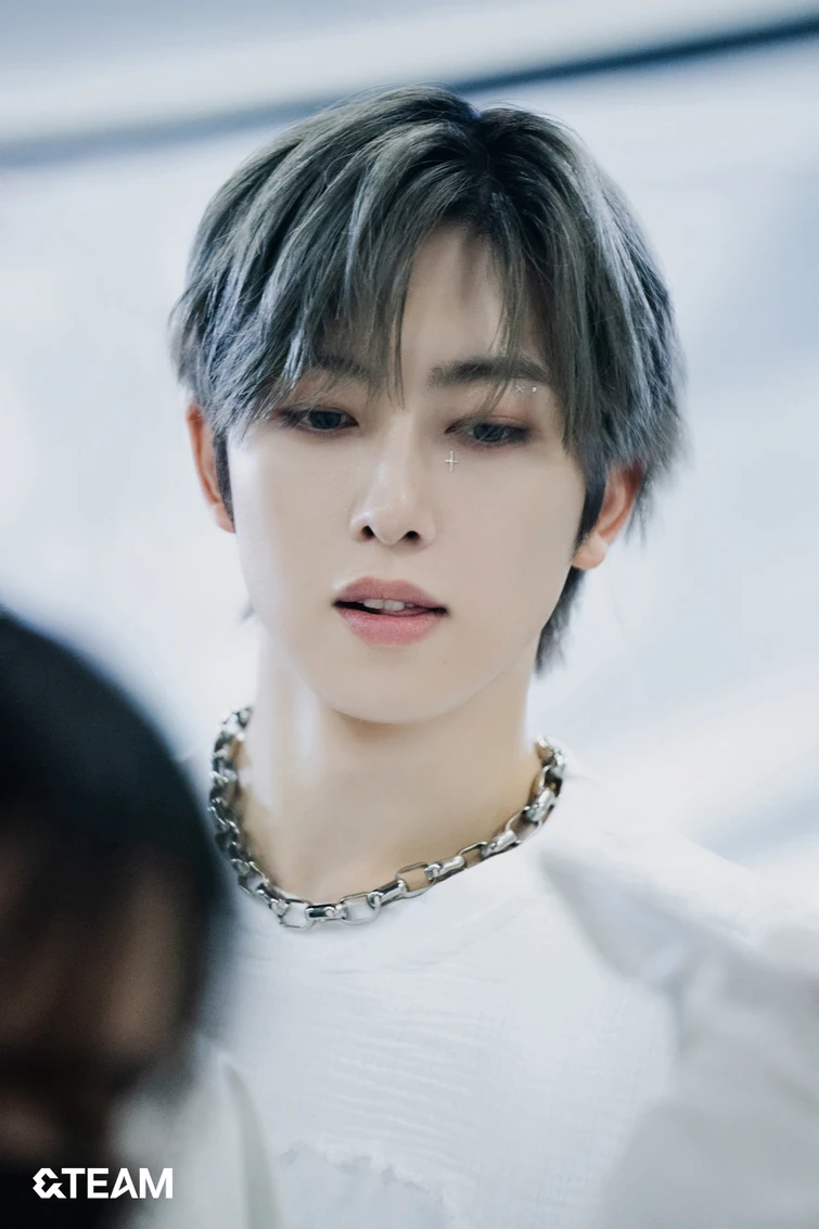 Day 923 of posting a pic of the members of &Team because they debuted!!