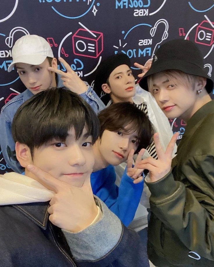 Day 3 of posting my favorite groups | Fandom