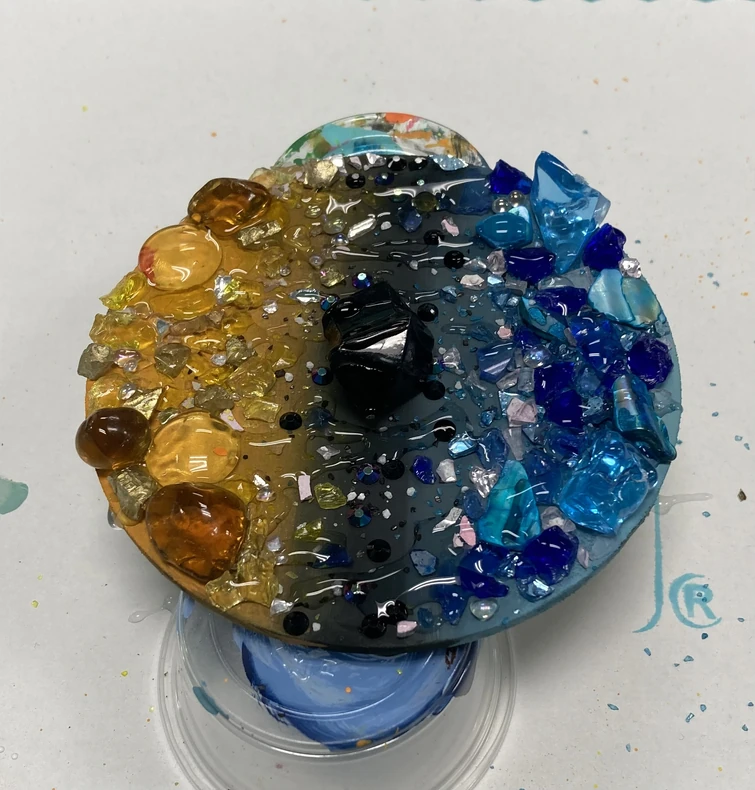 totally didn't make shard art based on the roblox doors lights | Fandom