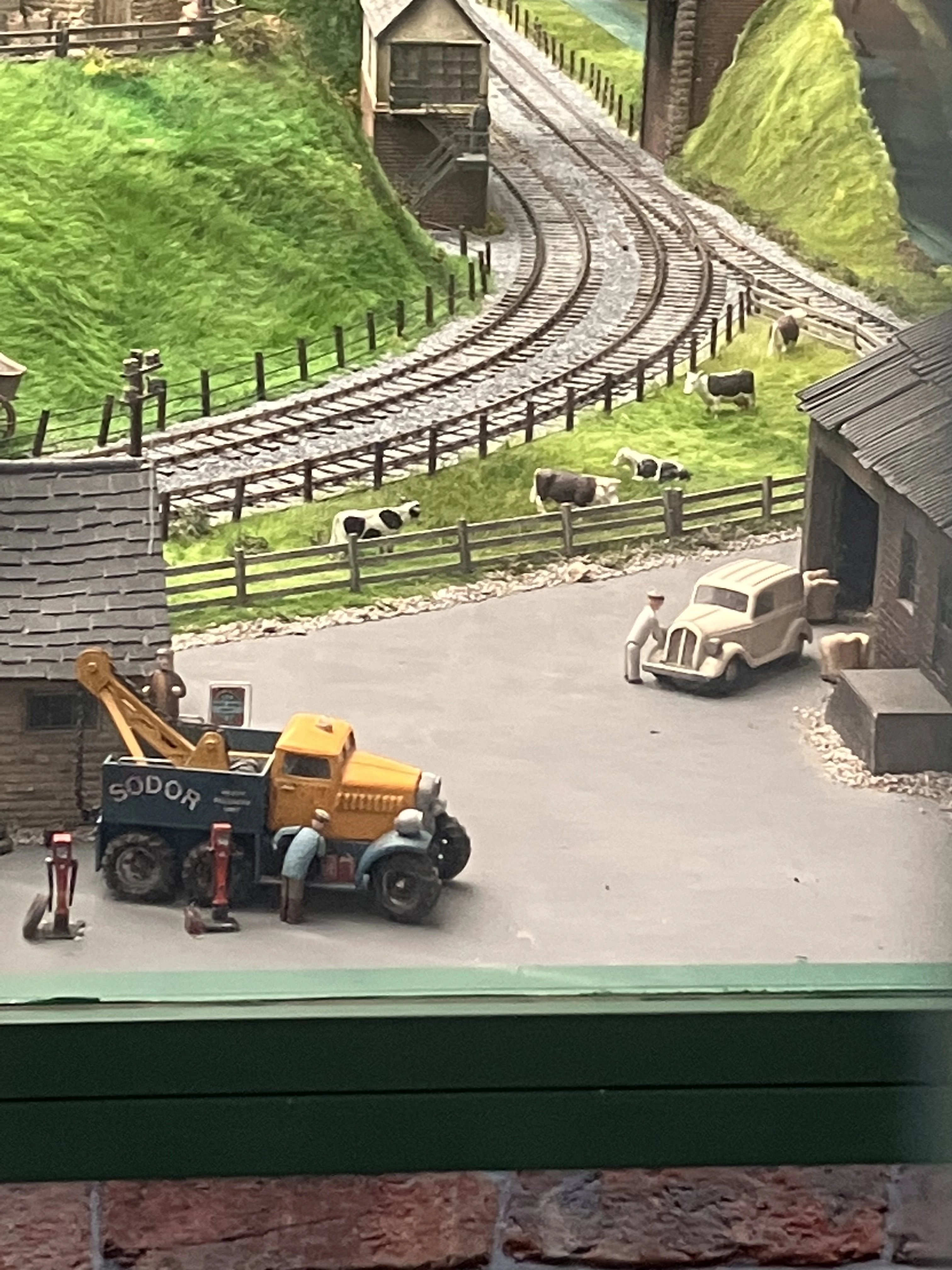 George, Elizabeth and Butch are on Drayton's New Prop Display! | Fandom