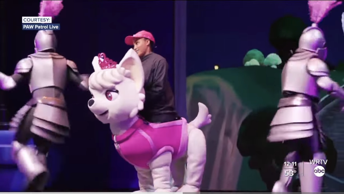 I found some pictures from a live show | Fandom