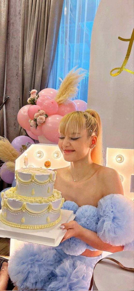 Happy Birthday to Lisa!!!! 🥳🥳🥳 | Fandom
