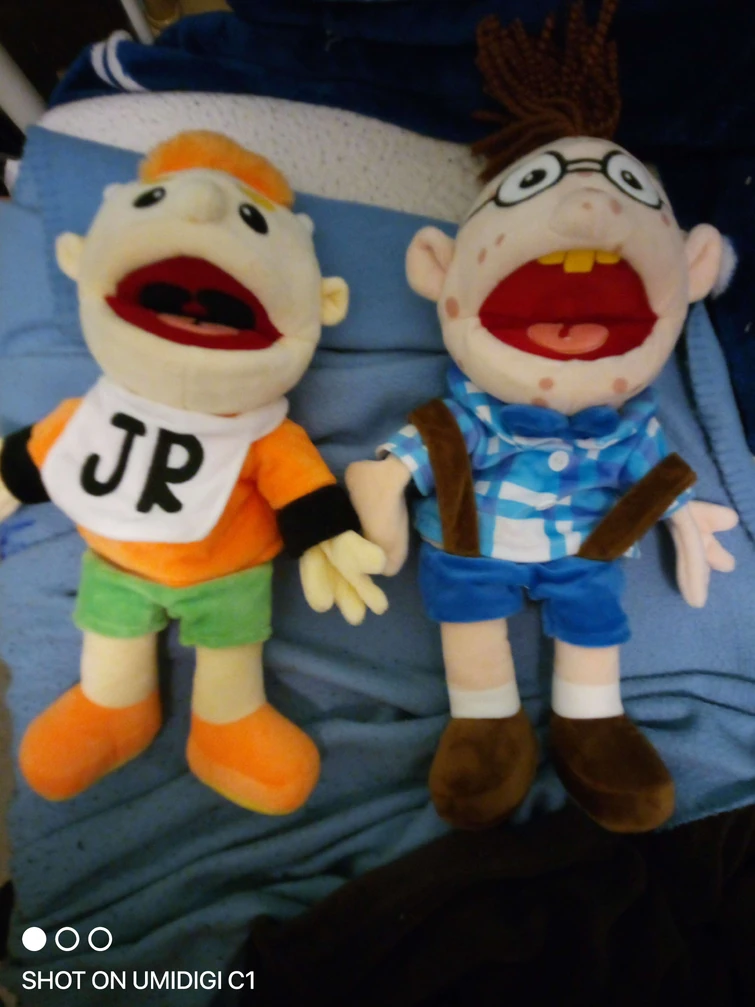 I bought Junior and Cody puppets, pretty sure they are off brand lol ...