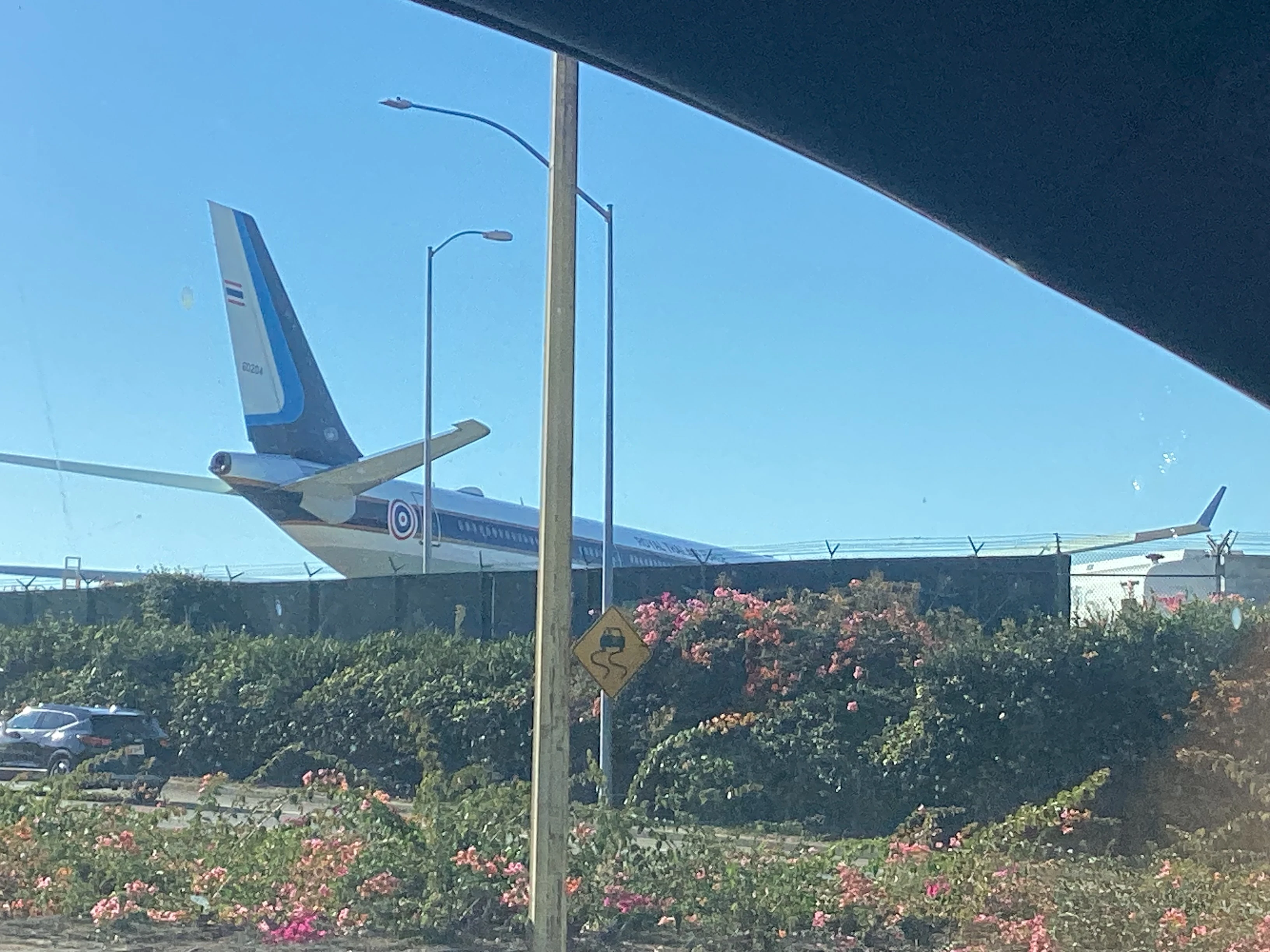 guys i saw a rare plane at lax | Fandom