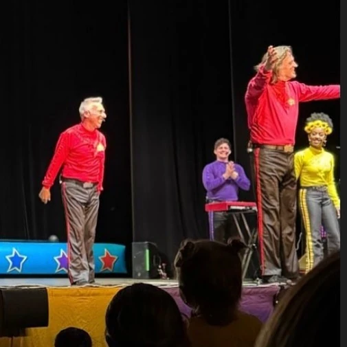 Murray and brett are both wearing red shirts | Fandom