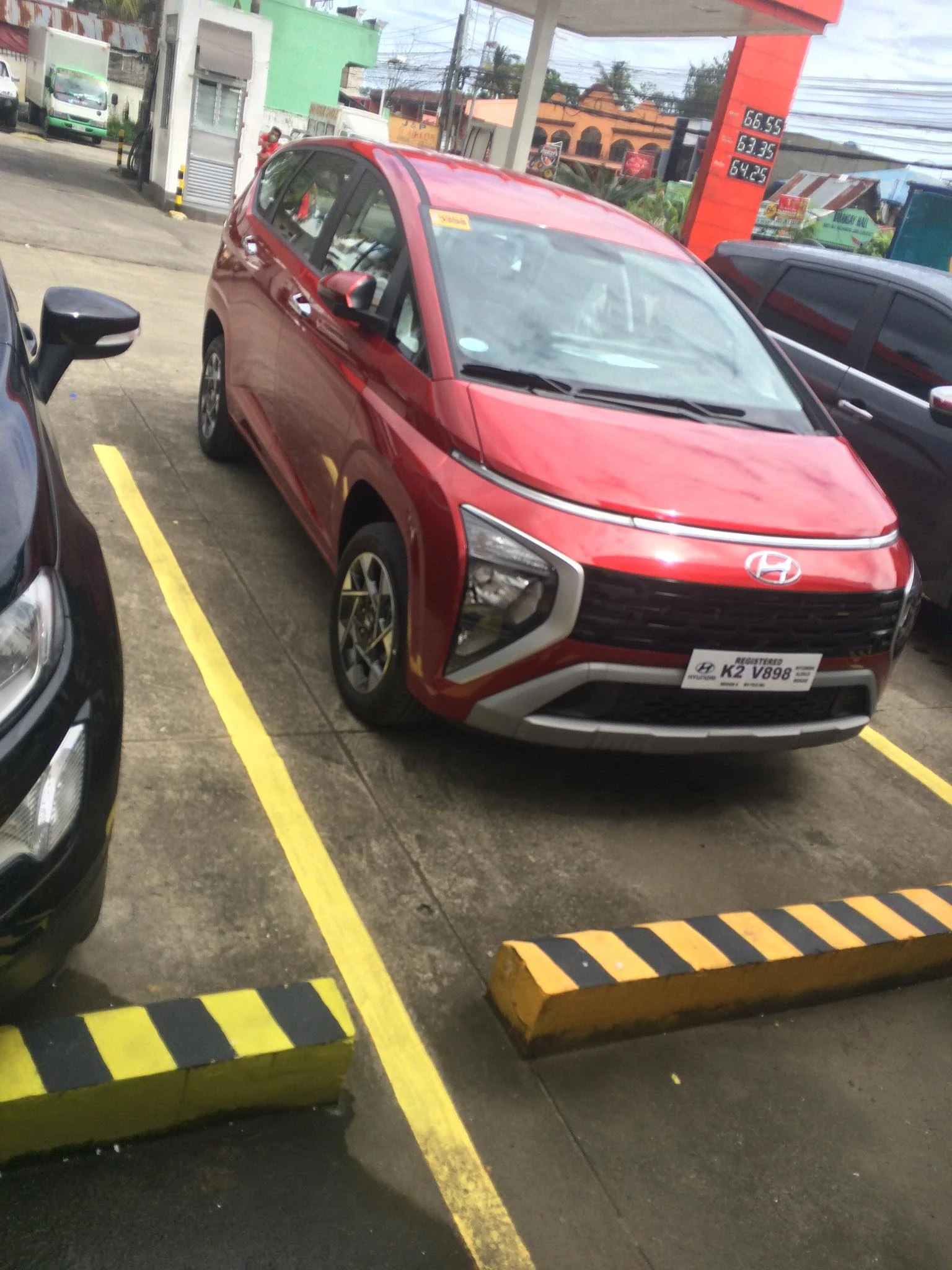 Hyundai Stargazer in Red | Fandom