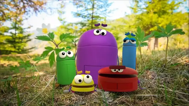 Compare the theme differences | Fandom