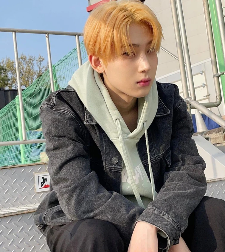 OMG SUNOO YELLOW BLONDE HAIR?!?! JUNGWON RED HAIR?!?! | Fandom