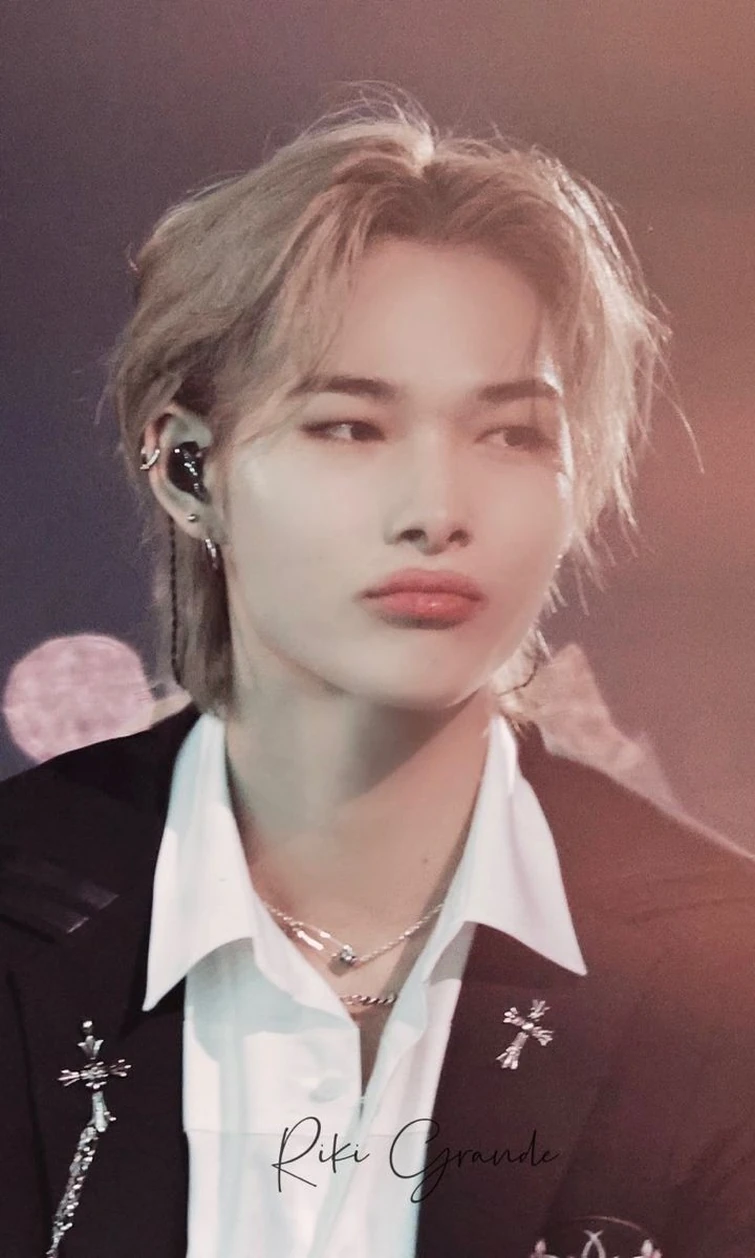 "Crossing Paths with a CEO:An International Love story " Niki Enhypen ...